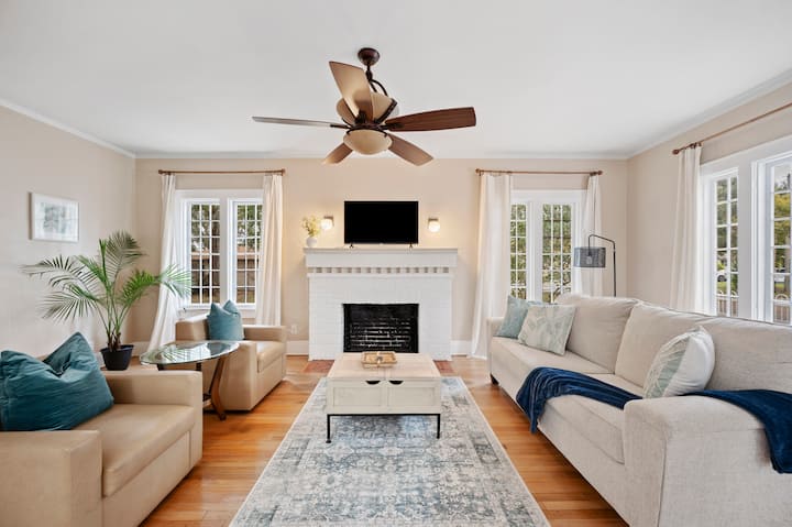 2/1 Historic “Fenced” Family & Pet Friendly Home - Lakeland, FL