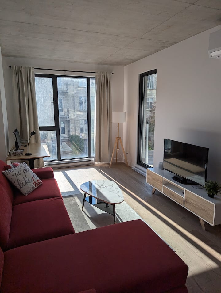 Modern Condo W Premium Amenities - Montreal