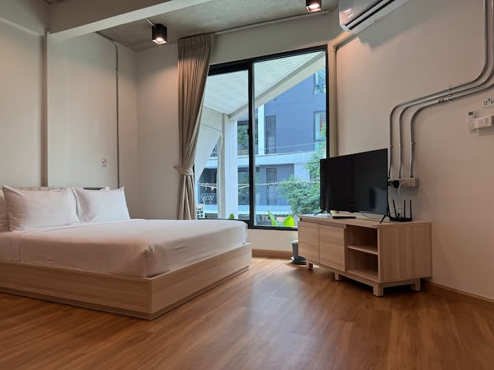 The Wayfarer | Bright & Airy Studio, Nana, Bkk - Bangkok