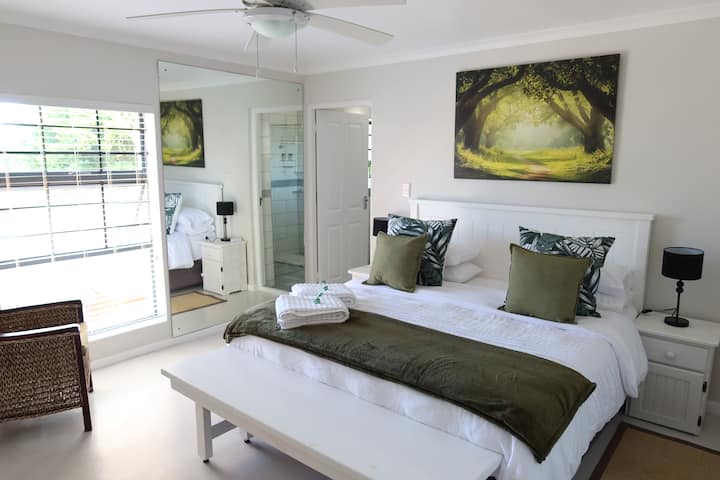 Weaver Lane Country Escape - The Bandit Porcupine - Port Elizabeth