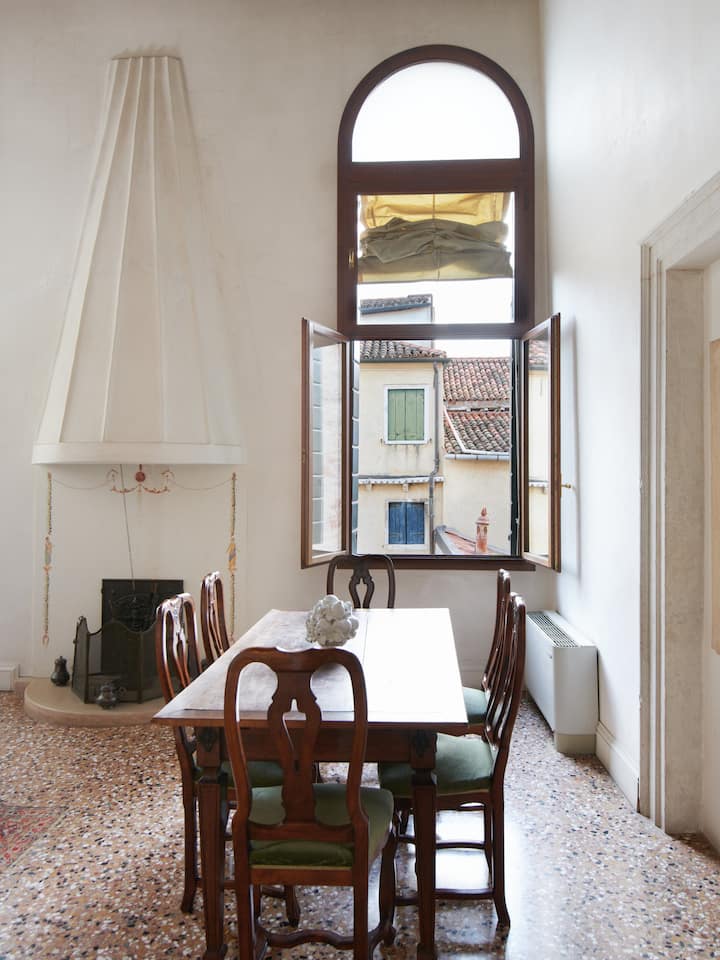 Raggi, Luminous Apartment - Venice