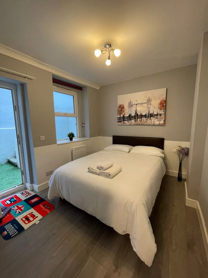 Basement Flat | Ac + Yard | Sleeps 4 | Westminster - Tottenham - London