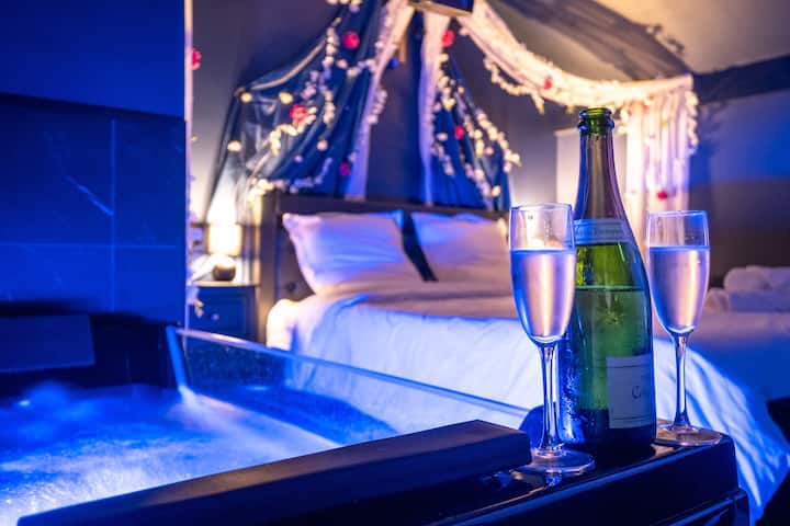 Le Boudoir Secret - Love Room Avec Chambre Secrète - Le Luc