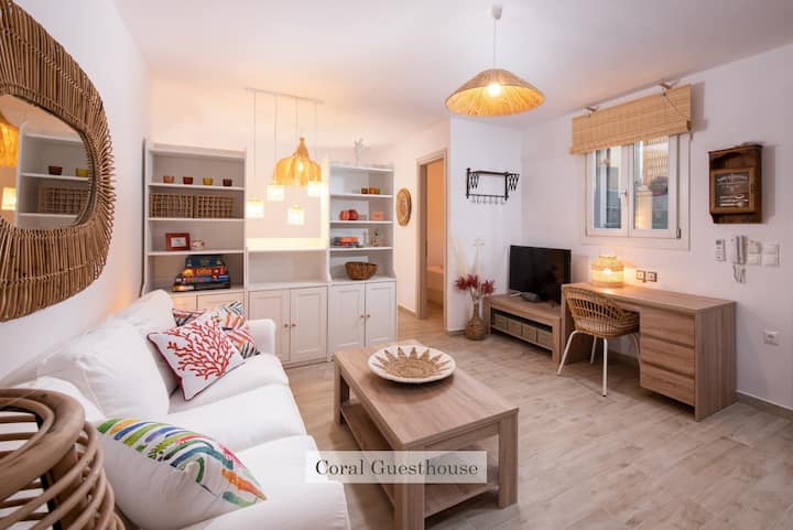 Olivea Homes, Azure Suite+coral Guest House Combo - Итака