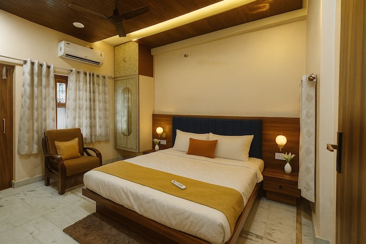 2bhk Near Assi Ghat With Balcony - Varanasi