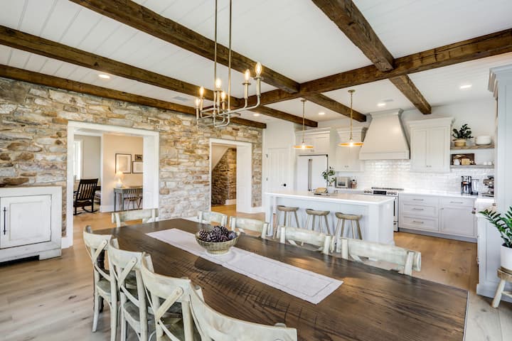 Modern Farmhouse: Pool, Hot Tub & Pickleball - Strasburg, PA