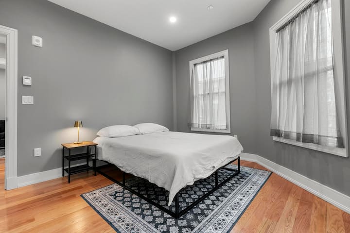 47s1.1 | The Sumner Redline | W/ac & W/d | Ensuite - Boston, MA