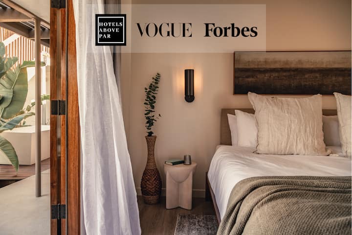 Poolside King - Palm Springs, CA