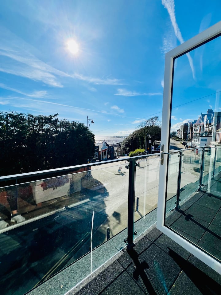 2-bed Apt, 3 Beds, Stunning Sea Views, Near Beach - Felixstowe
