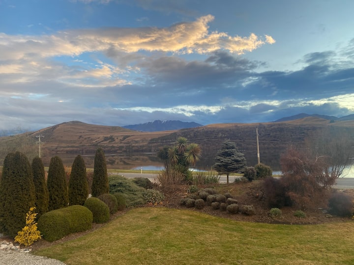 Mountain And Lake Hayes Views - Arrowtown