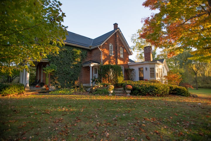 35 Acre Glam Victorian With Pond And Forest Trail - Crystal Beach, ON, Canada