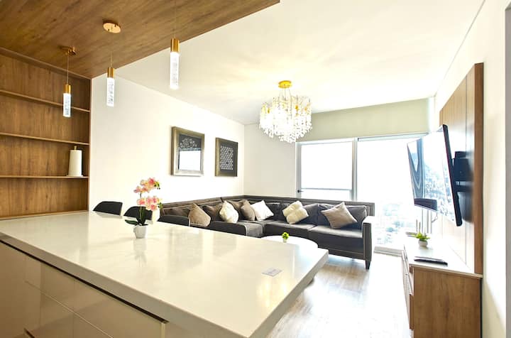 Luxury 2-br Apt W/free Parking + Great Location - Monterrey