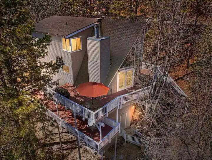 Whispering Pines A-frame + Pool Table + 2 Patios! - Lake Arrowhead, CA