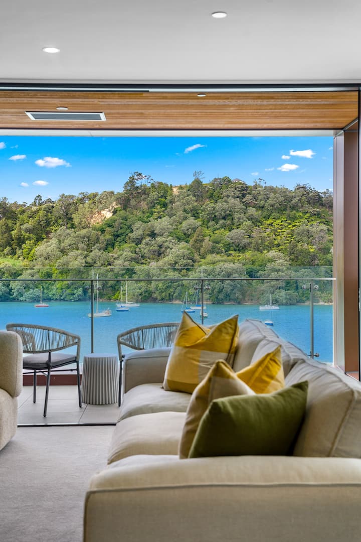 Luxury Waterfront At Catalina Bay - Auckland