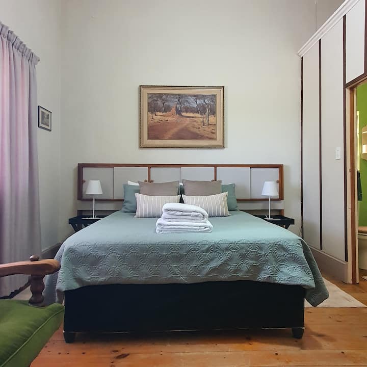 Karoo Dorpshuis Room 2 - Graaff-Reinet