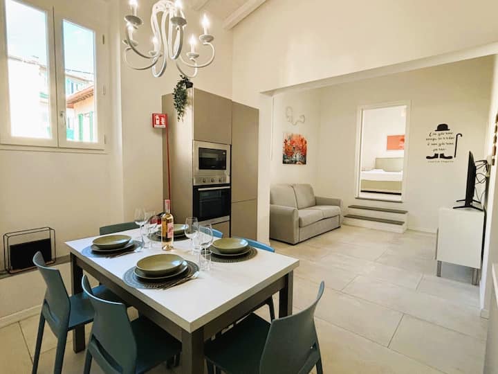 White Iris Apartment - Prato