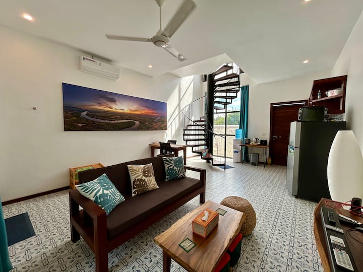 Work-friendly Duplex | King Bed | Pool | Padel - Cambodia