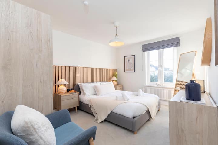 Cosy 2-bed Apartment In Tivoli - チェルトナム