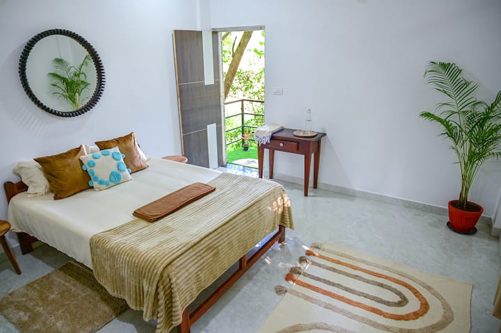 Private Ground Floor / Farm And Mountain View. - Goa