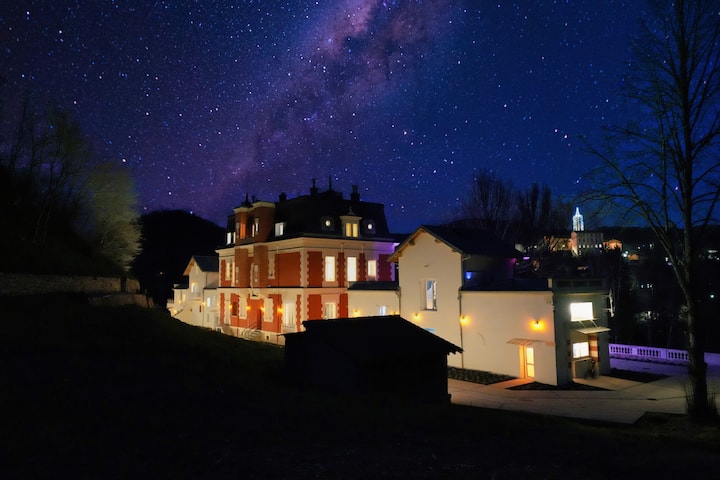 Château Historique Rénové: Authenticité & Nature - Arles
