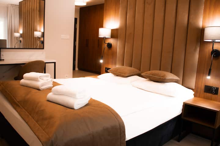 Modern City Square Apartment With Balcony - Wrocław