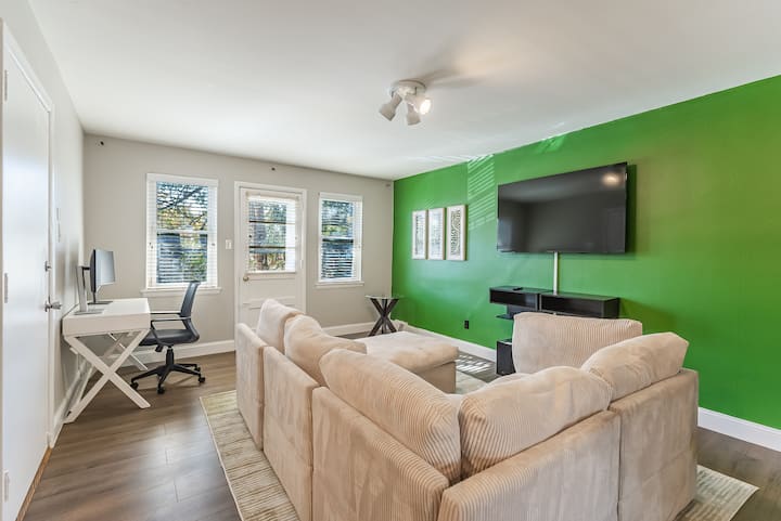 Stylish  2 Bd King Size Bed Steps From Bala Cynwyd - Chestnut Hill, PA