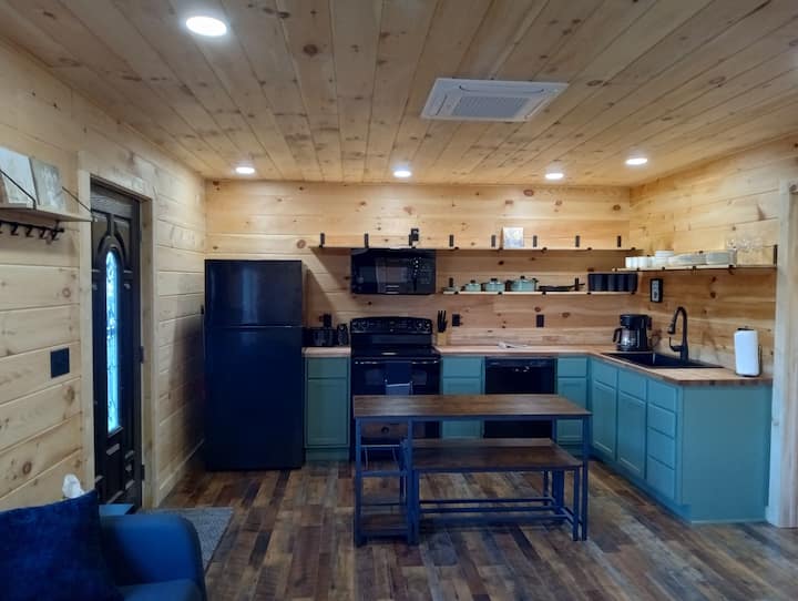 Cozy Woodland Retreat - Lewisburg, OH