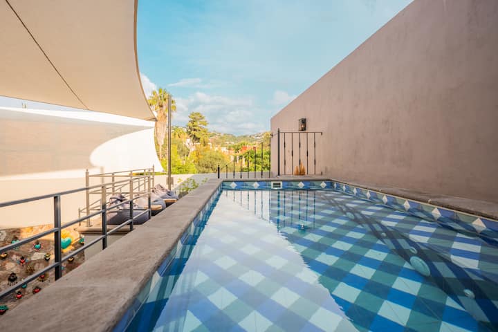 Stunning Home In Centro W/ Rooftop & Heated Pool - San Miguel de Allende