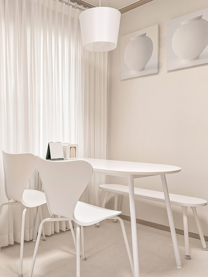 [New] #홍대 #신촌 #이태원 #명동 #공항이동 편리 #안전하고 편안한 여행! - Seoul