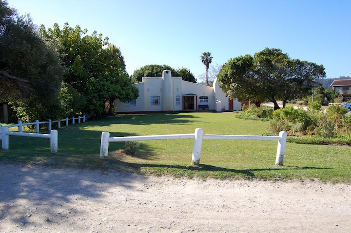 Kerr-loch The Island -
On The Lake - Sedgefield