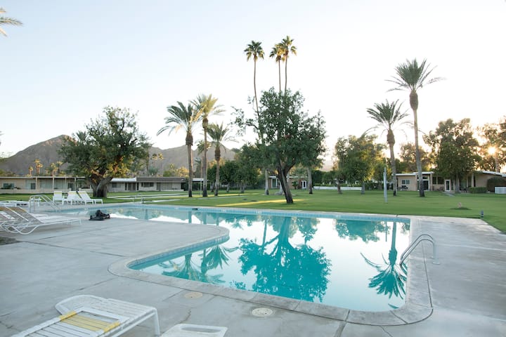 Namaste Hideaway ~ Indian Wells~ Pool~volleyball - Indian Wells, CA