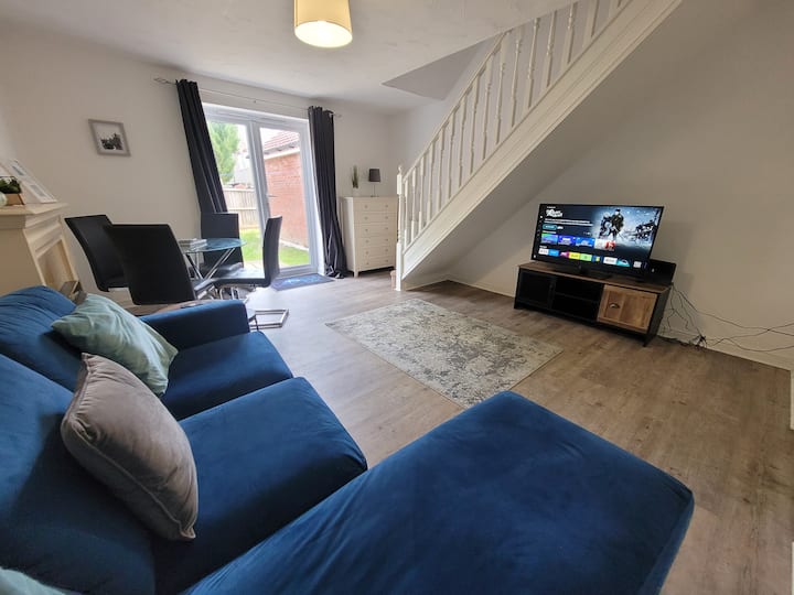 Hythe House – Stylish Stay For Families & Groups - Colchester