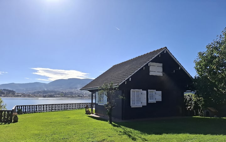 Casa De Madera Sobre El  Mar - Nigrán