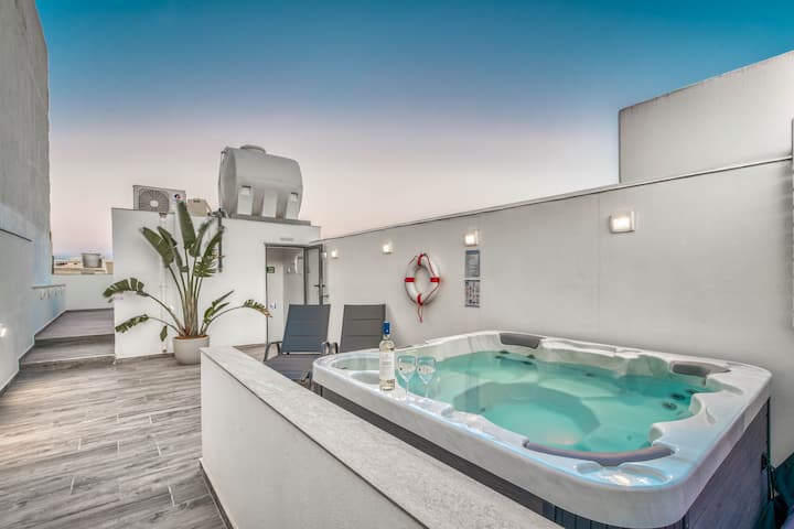 House With Jacuzzi & Bbq, Near Beach, Sleeps 10 - Malta