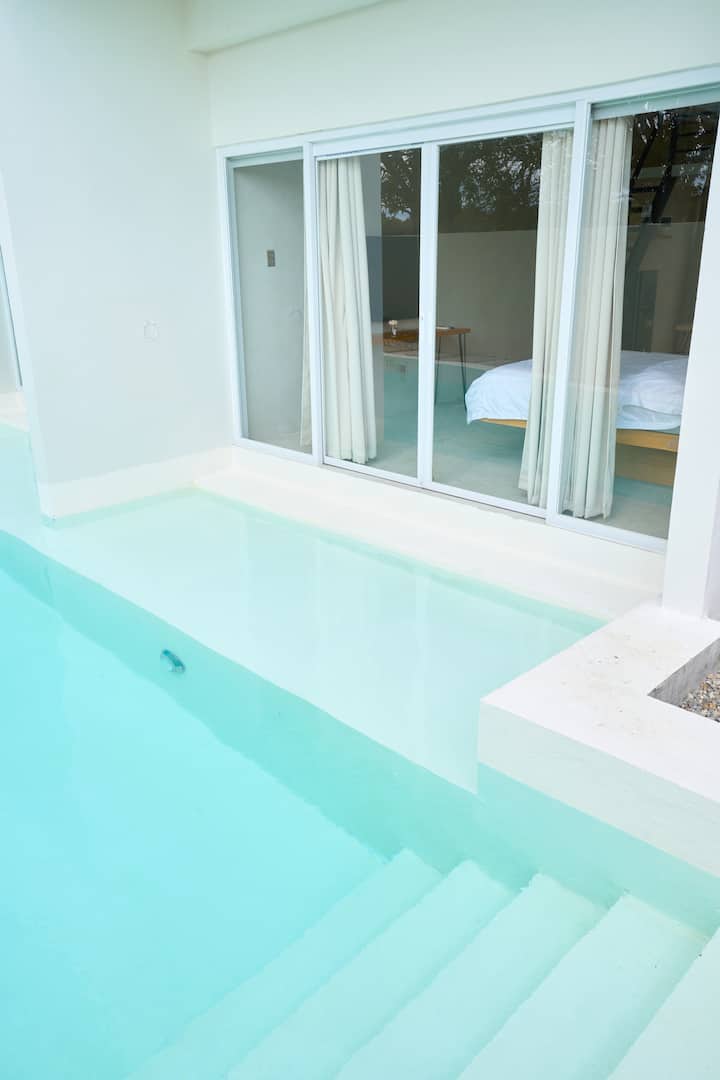 Seacove Suites (Direct Pool Access) 105 - Calatagan