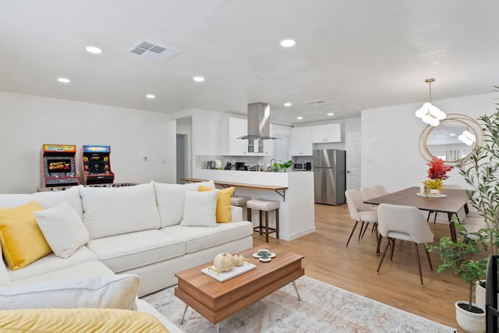 *Disney Magic* 7bd Modern Home L Gameroom & Arcade - Garden Grove, CA