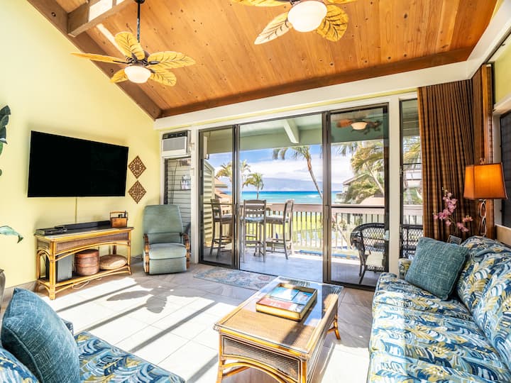 Beautiful 3- Bedroom Oceanfront - Maui