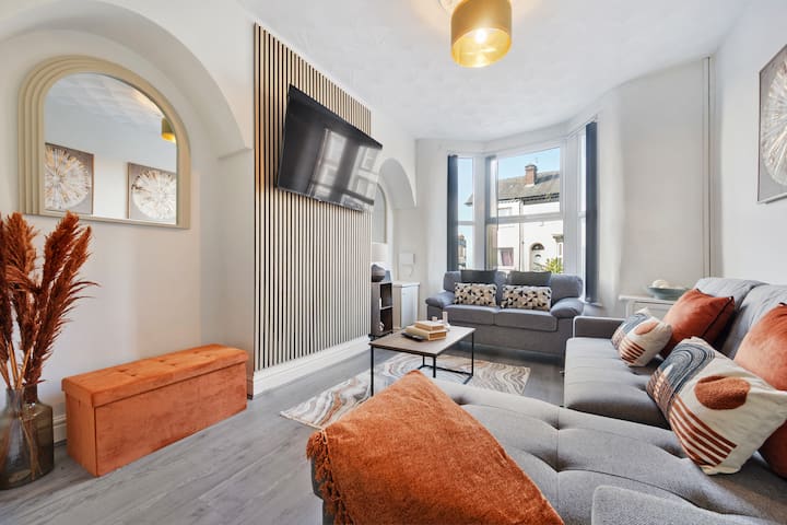 Miranda House | Air Host & Stay | 3br | Sleeps 7 - Formby