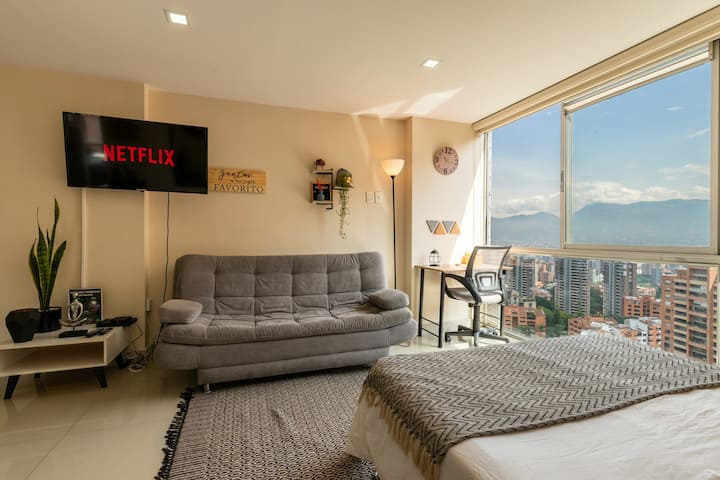 Modern Studio + Office Area + Fast Wifi - Medellín