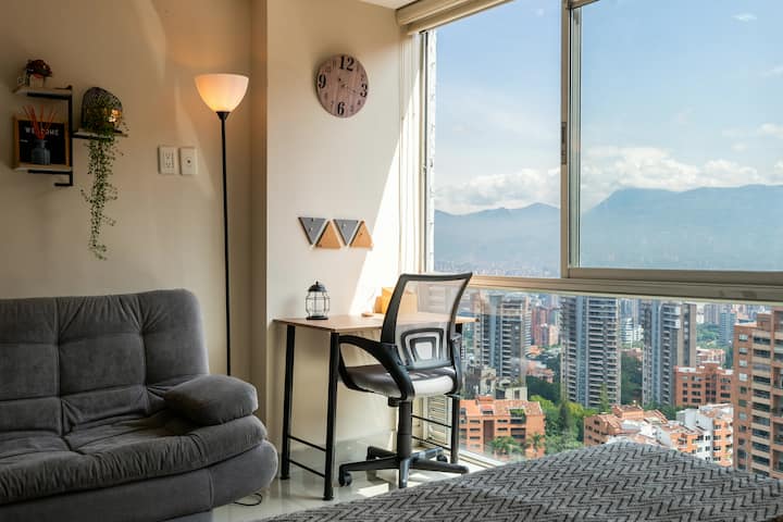 Modern Studio + Office Area + Fast Wifi - Medellín