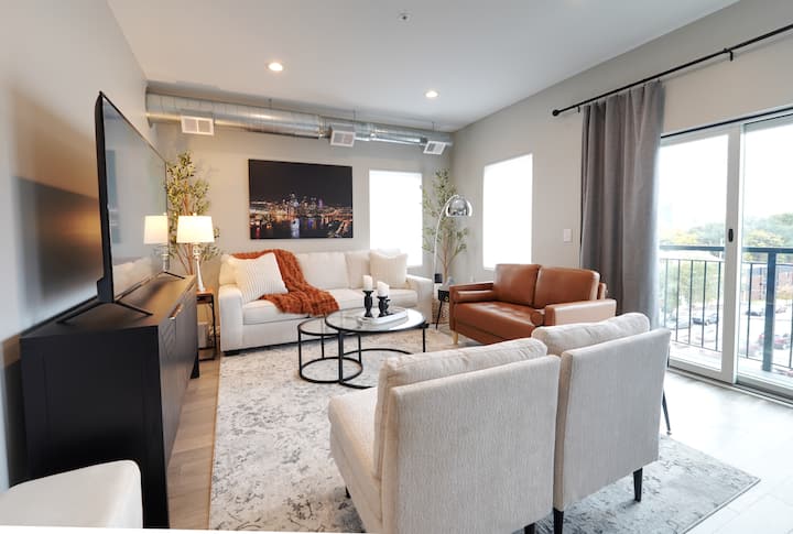 Chic New Pgh Condo - 4pp - Free Parking - Forest Hills, PA