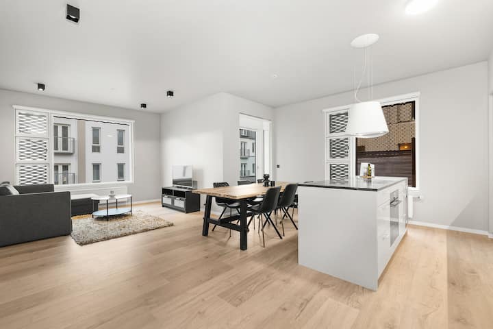 Cozy City 2br/2ba With Free Parking Top Location - Reykjavík