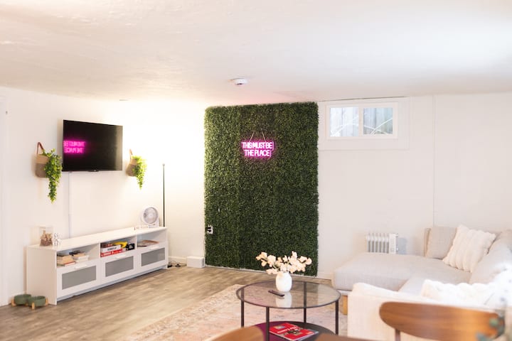 1 Bdrm Apartment In Great Location. Pets Welcome! - Oregon