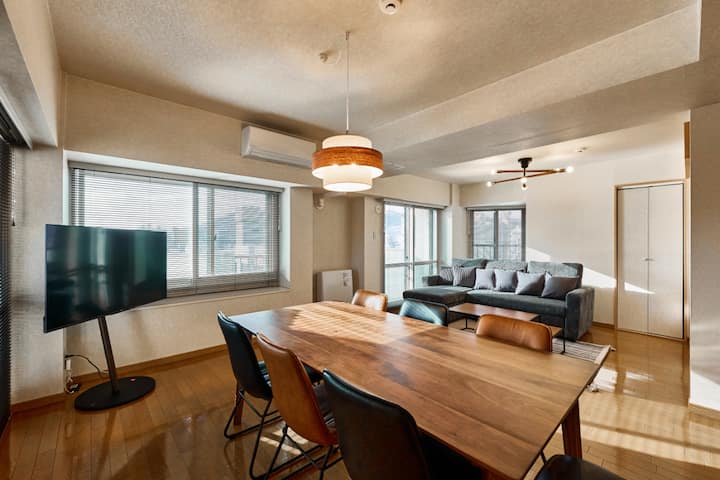 Modern House, 10 Minutes Walking To Susukino. - Sapporo