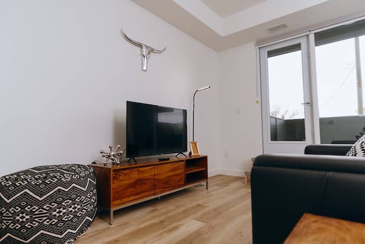 Modern Studio Steps From Osborne Village - マニトバ