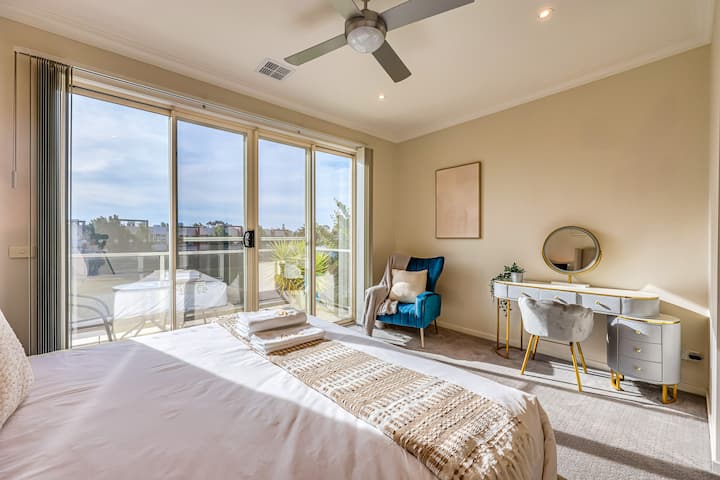 Stayau Townhouse In Pakenham Scenic Lake Views - Clyde North