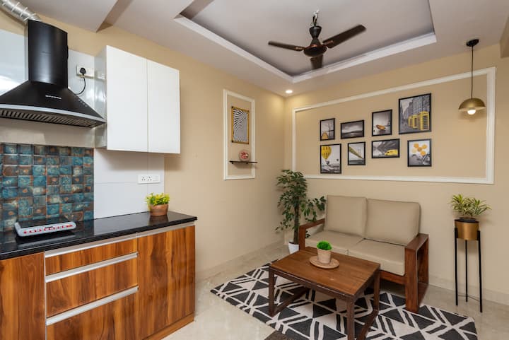 Lavish 1bhk Service Apartment N/b Golf Course Road - Gurugram