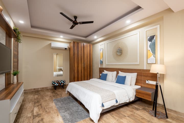 Lavish 1bhk Service Apartment N/b Golf Course Road - Gurugram