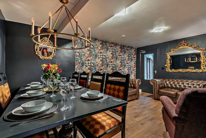 The Gathering House | Sleeps 12 Properly | Central - Buxton