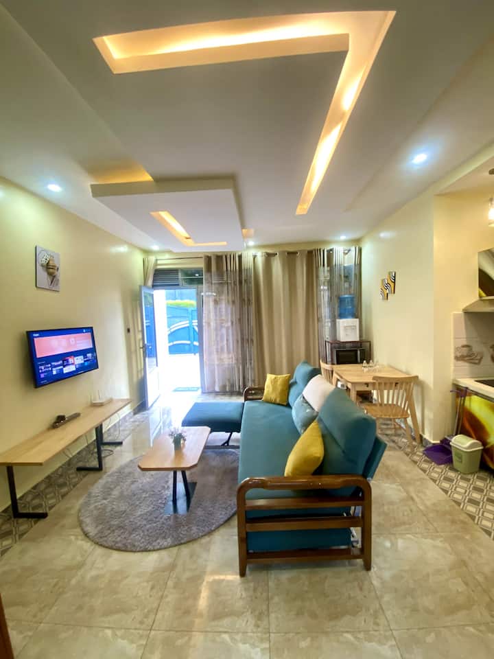 Lux 1+1- Centrally Located,fast Wi-fi & Parking - Kigali